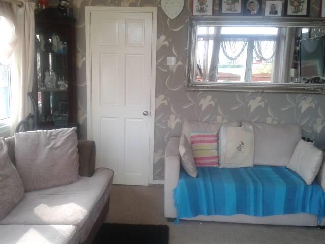 Golden Imp Chalets, Cliff Road, Hornsea, HU18 Hornsea 1 bedroom ...