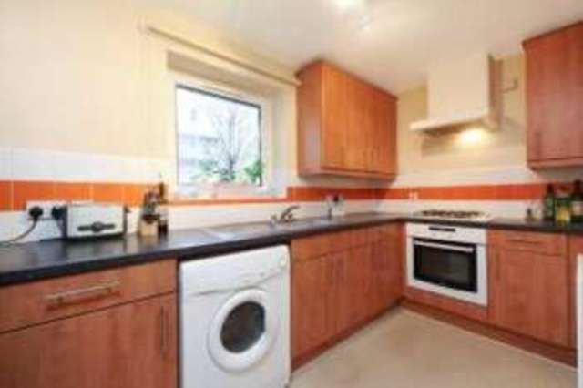 1 Bedroom Flat For Sale on London Clapham Junction, SW11 2QX