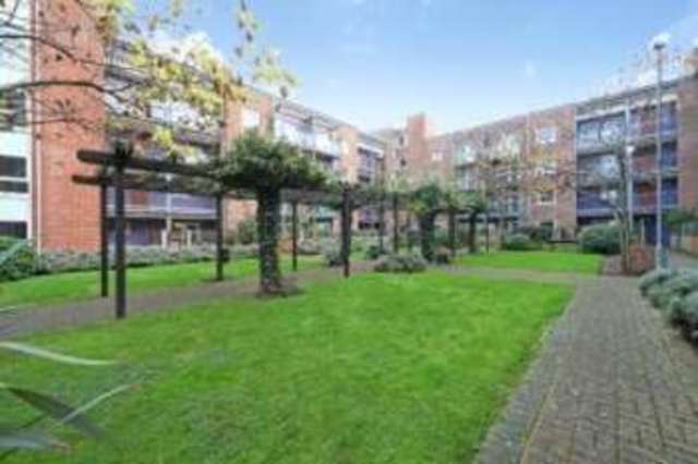 1 Bedroom Flat For Sale on London Clapham Junction, SW11 2QX