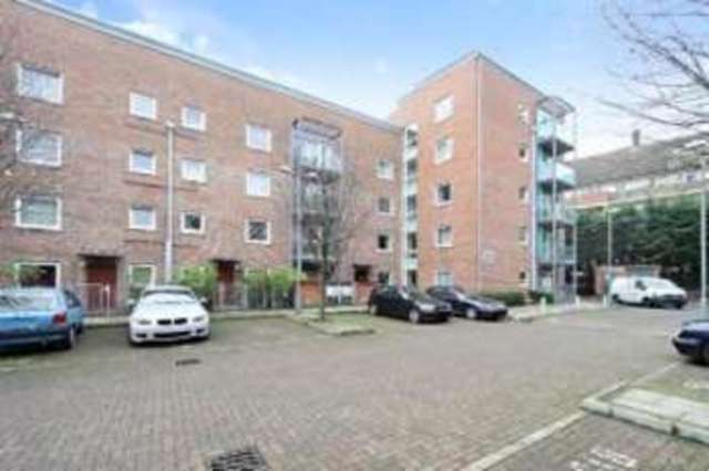 1 Bedroom Flat For Sale on London Clapham Junction, SW11 2QX