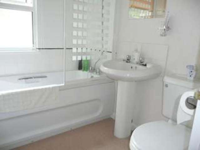 2 Bedroom Property For Sale on 5 Tall Trees Park Matchams Lane Hurn ...