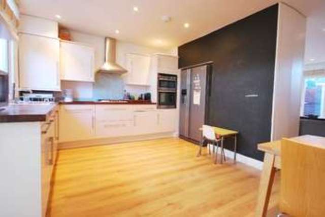 3 Bedroom Terraced For Sale on 25 Delawyk Crescent Herne Hill, SE24 9JB