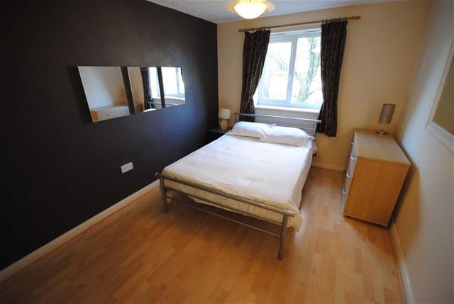 1 Bedroom Flat For Sale on Calderbrook Court, Meadowbrook Way Cheadle ...