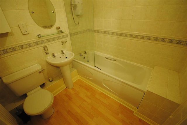 1 Bedroom Flat For Sale on Calderbrook Court, Meadowbrook Way Cheadle ...