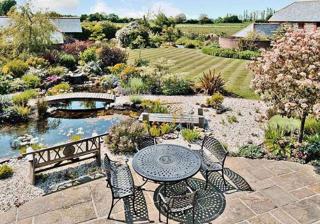 Steels Lane Chichester 5 bedroom Barn Conversion to rent PO18