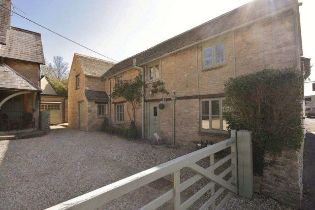Main Road Bampton 3 bedroom Cottage for sale OX18