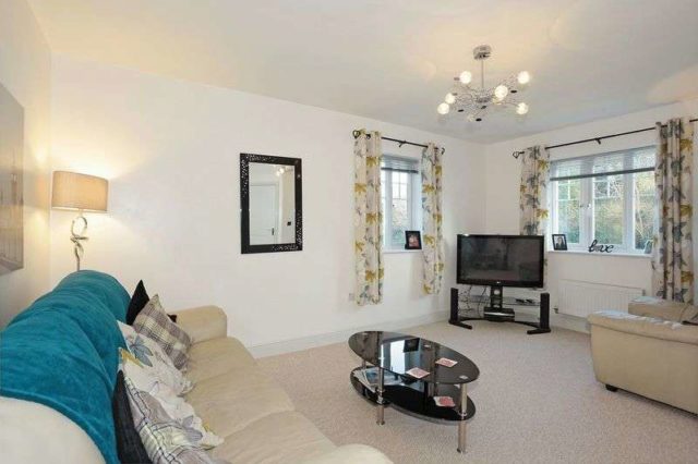 Oakrise Gardens Uckfield 3 Bedroom Semi Detached For Sale Tn22