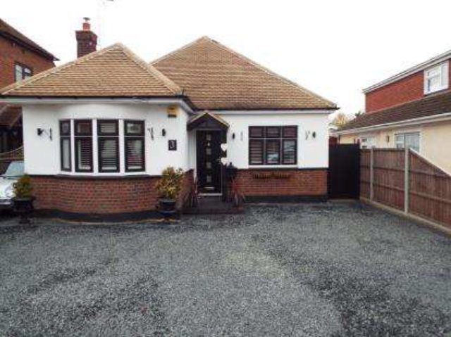 Central Avenue Rochford Detached For Sale Ss4