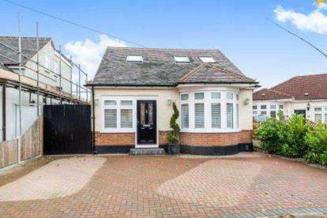 Heather Drive Romford 3 Bedroom Bungalow For Sale Rm1