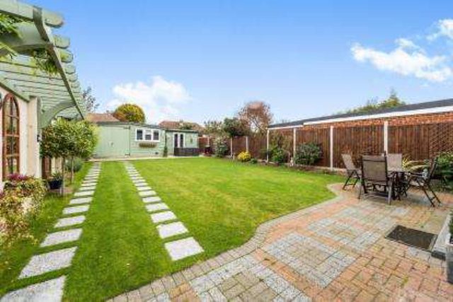 Heather Drive Romford 3 Bedroom Bungalow For Sale Rm1