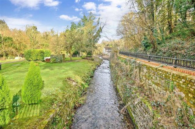 Hayle Mill Road Maidstone 2 bedroom Apartment for sale ME15