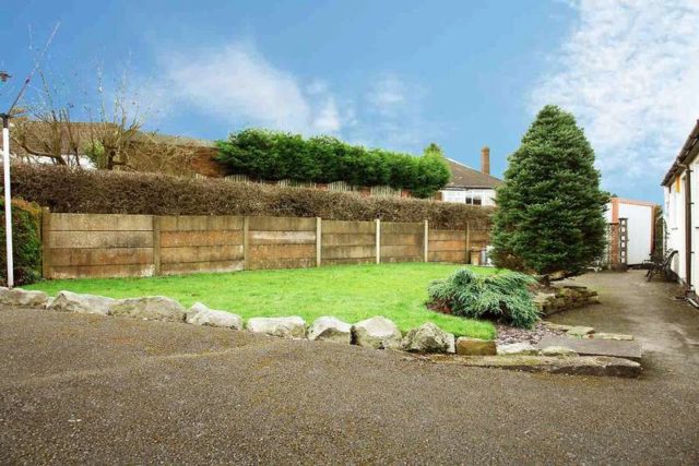 Sholver Hill Close Oldham 4 bedroom Detached for sale OL1