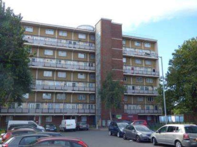 College Close Edmonton 2 bedroom Flat for sale N18