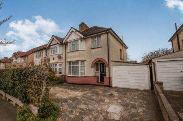 Courtenay Road Worcester Park 3 Bedroom Semi Detached For Sale Kt4