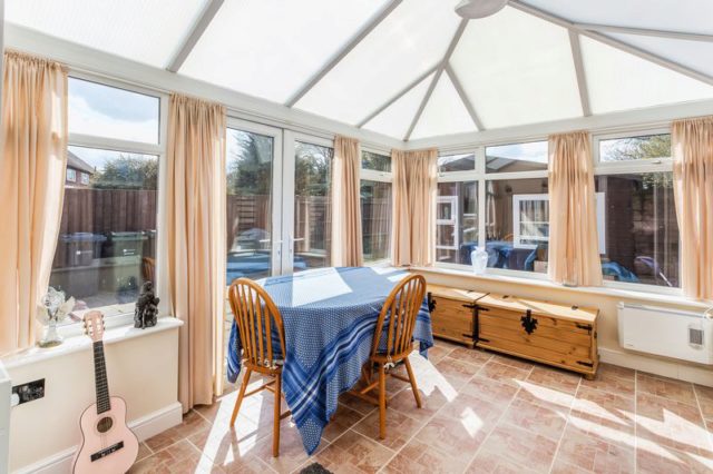 Yew Tree Drive Guildford 3 Bedroom Semi Detached For Sale Gu1