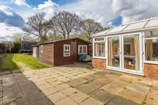 Yew Tree Drive Guildford 3 Bedroom Semi Detached For Sale Gu1