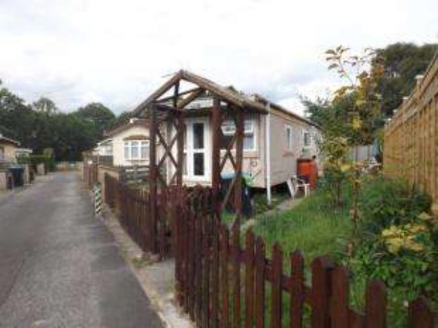 Meadowside Park Lingfield 1 bedroom Bungalow for sale RH7