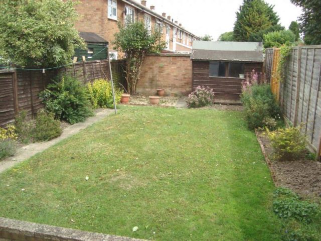 Tithe Farm Road Dunstable 3 bedroom Terraced to rent LU5