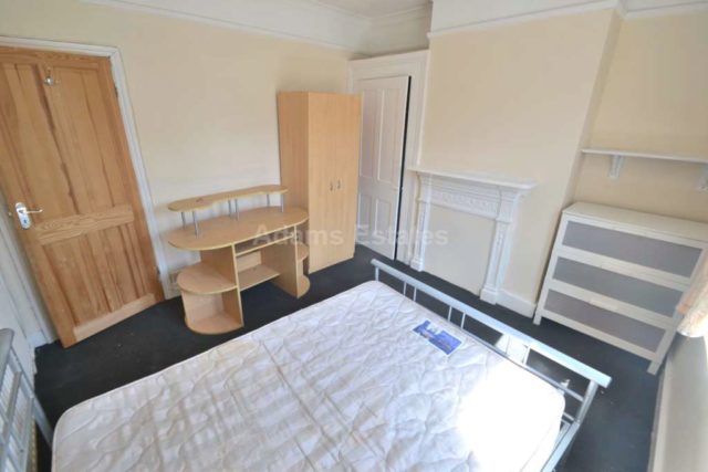 Pell Street Reading 4 bedroom End of Terrace to rent RG1