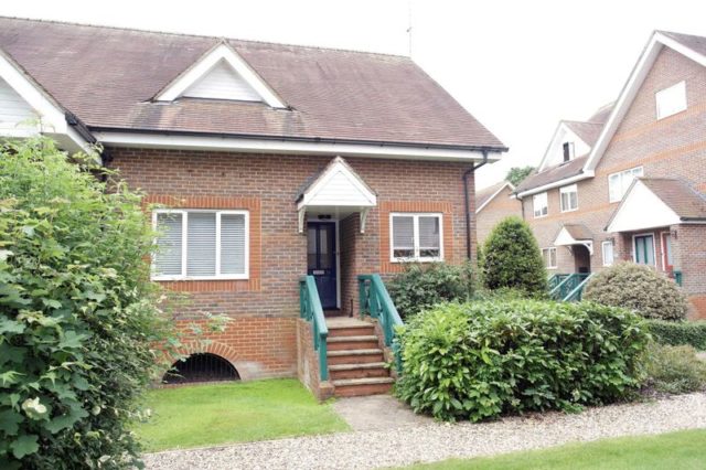Andrews Reach Bourne End 2 bedroom Flat to rent SL8
