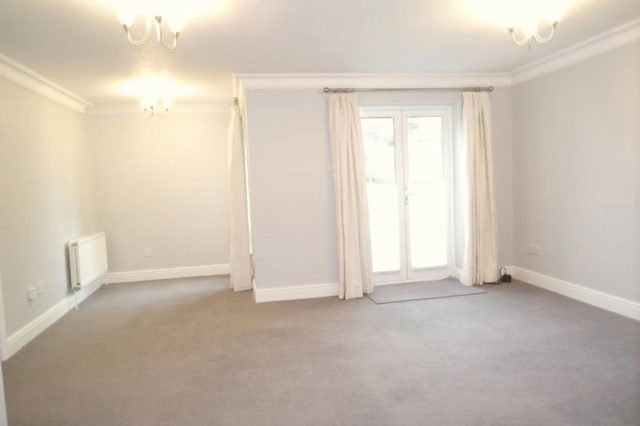 Andrews Reach Bourne End 2 bedroom Flat to rent SL8