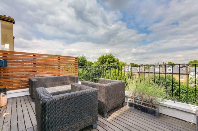 Redcliffe Square West Brompton 3 bedroom Property for sale SW10