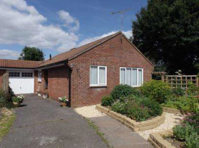 Waterside Road Romsey 3 Bedroom Bungalow For Sale So51
