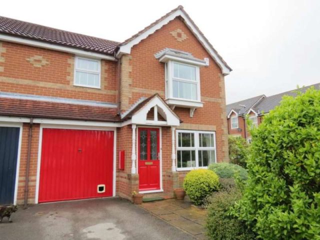 Temple Row Close Leeds 3 bedroom Semi-Detached to rent LS15