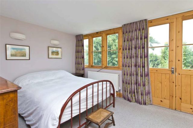 Crooked Billet Wimbledon Common 3 bedroom Terraced for sale SW19