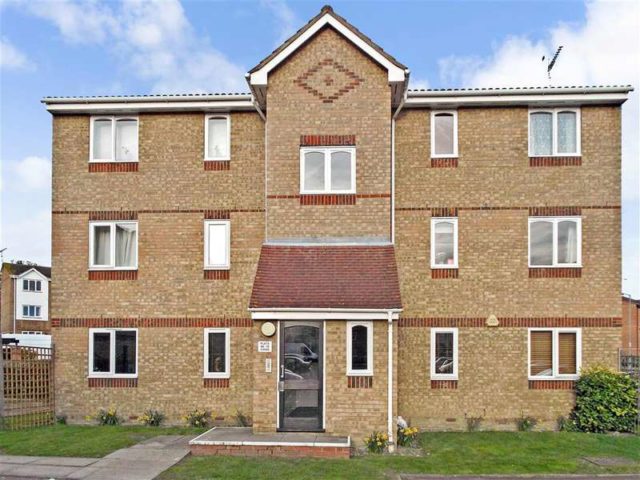 Waterville Drive Basildon 2 bedroom Apartment for sale SS16