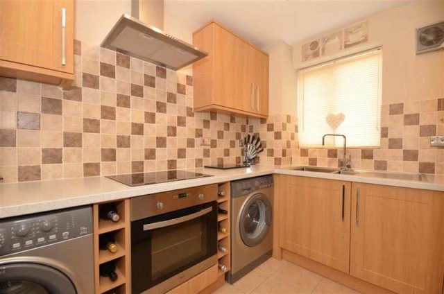 Waterville Drive Basildon 2 bedroom Apartment for sale SS16